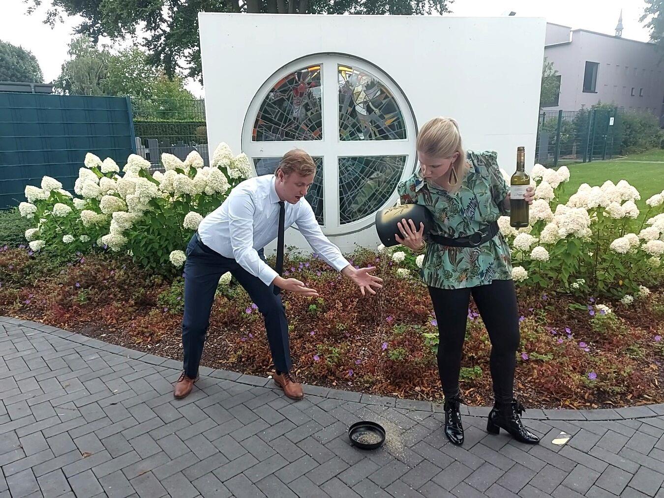 KLT Straelen zeigt die Komödie „Chaos im Bestattungshaus“